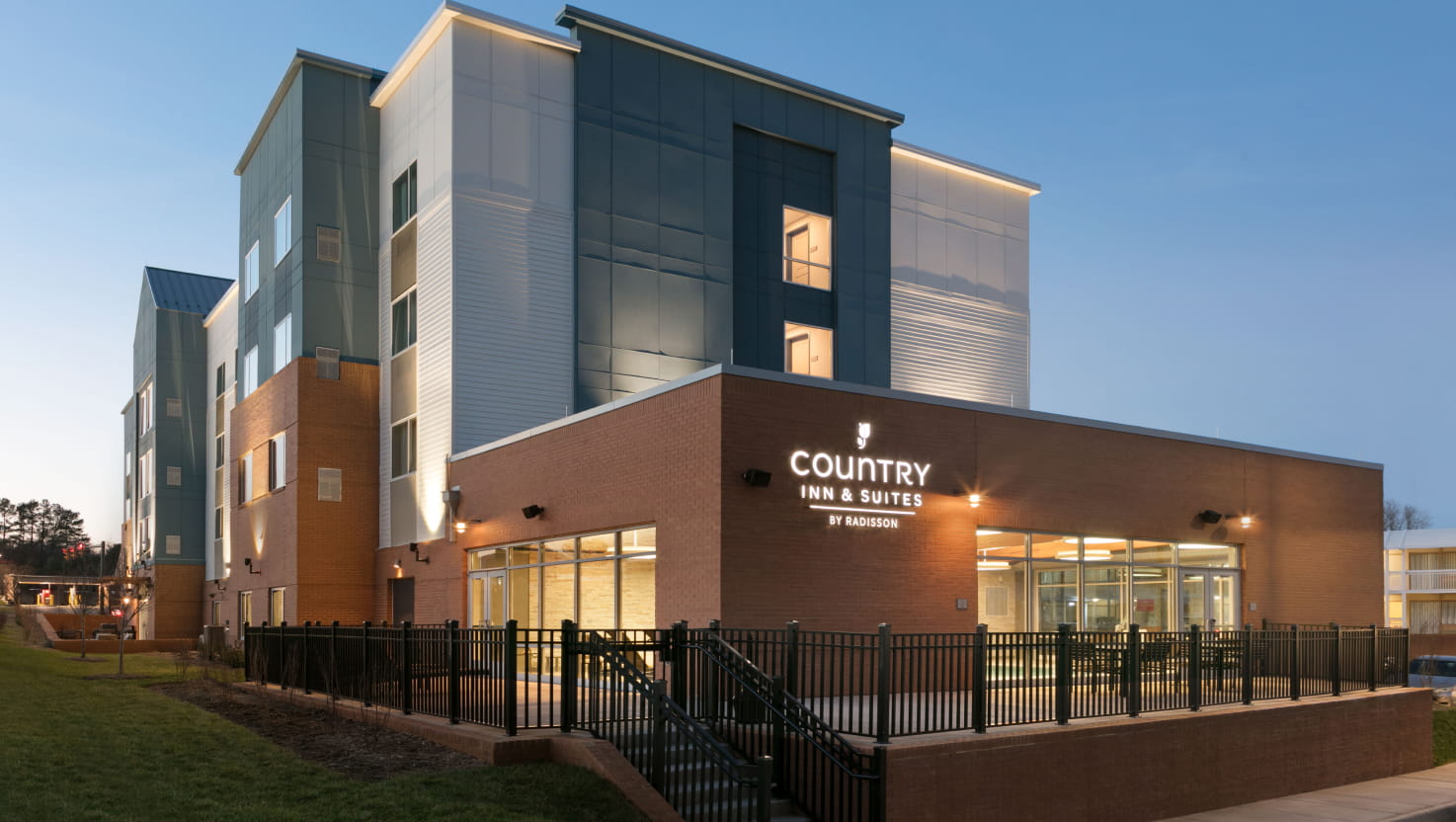 Country Inn and Suites