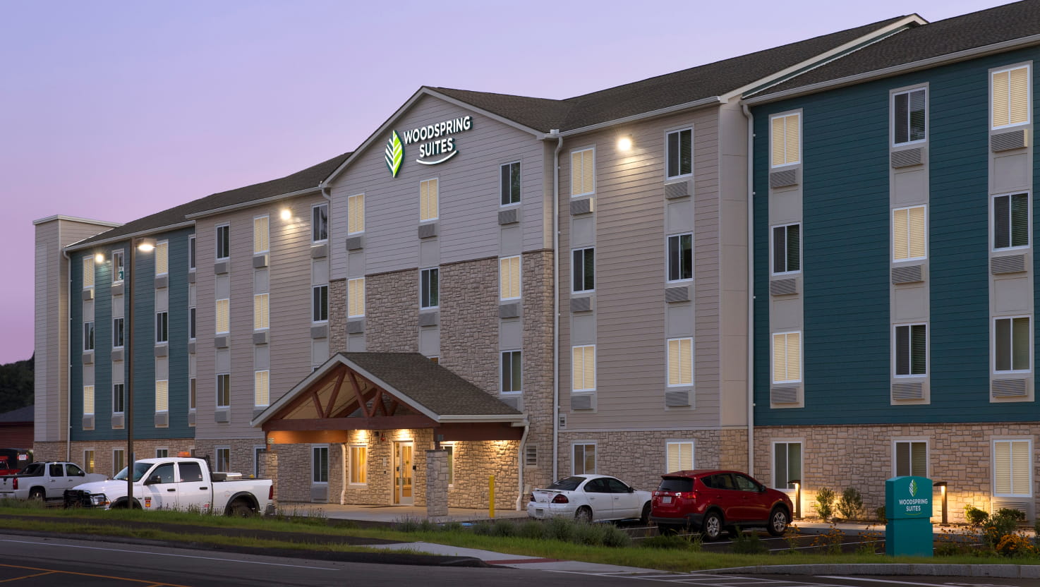 WoodSpring Suites